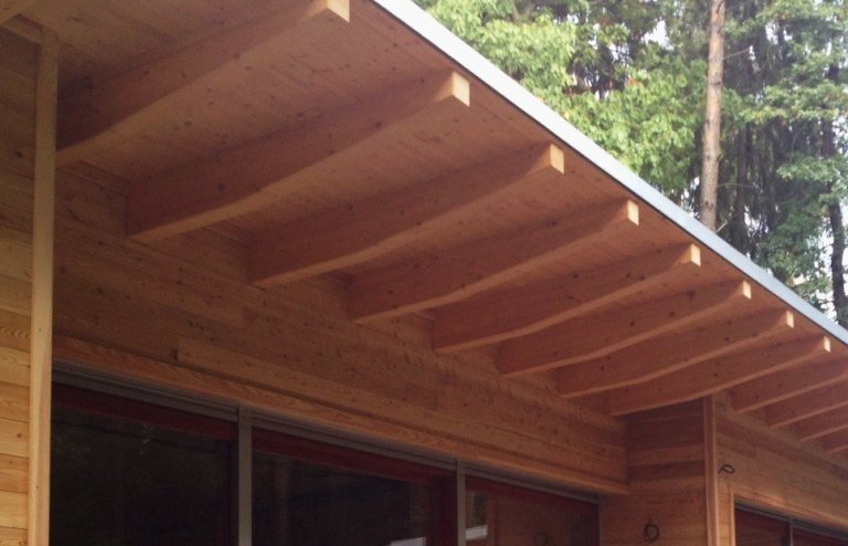 Lepené dřevo: lepené BSH hranoly a dřevěné nosníky