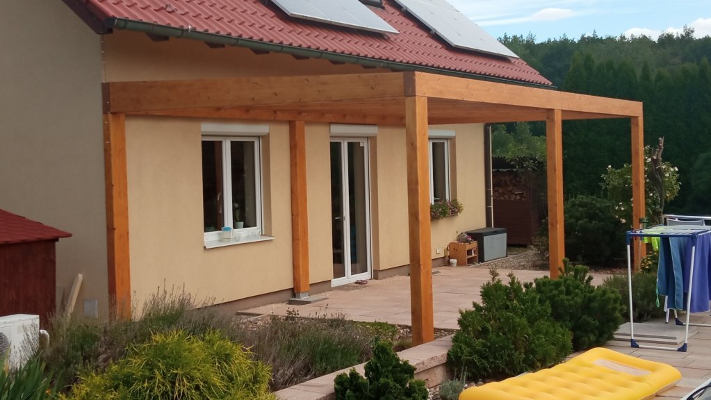 Realizace zastřešení terasy BEÁTA Černouček | Dřevěné konstrukce s.r.o.